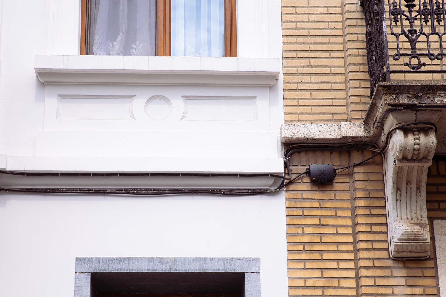 Câbles en façade : guide pratique | Schaerbeek